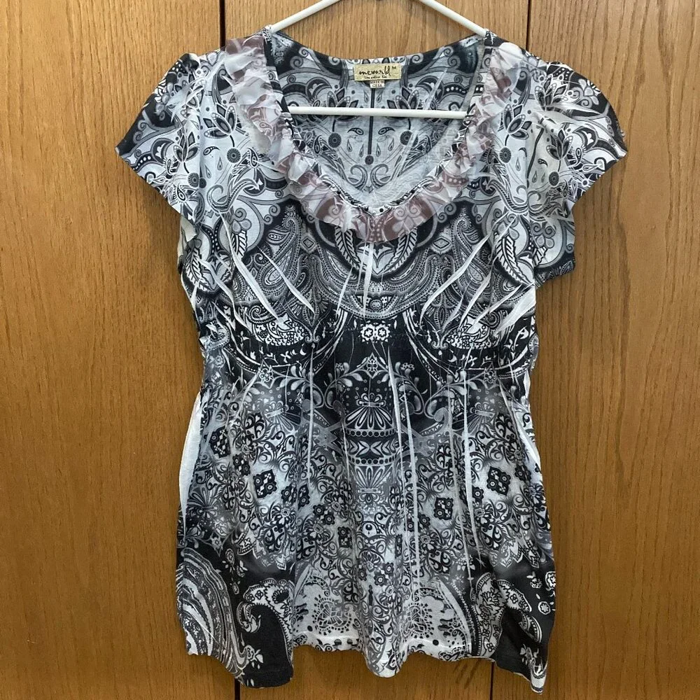 ONE WORLD | Tops | One World Short Sleeve V Neck Top M | Poshmark